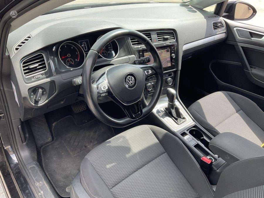 Black Volkswagen Golf 2018 in Vilnius, with an engine capacity of 1.60 L and mileage of 192 thousand km for 11255 €, photo 12 on AUTOMOTO.COM.LV