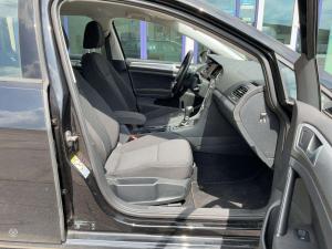 Black Volkswagen Golf 2018 in Vilnius, with an engine capacity of 1.60 L and mileage of 192 thousand km for 11255 €, photo 16 on AUTOMOTO.COM.LV