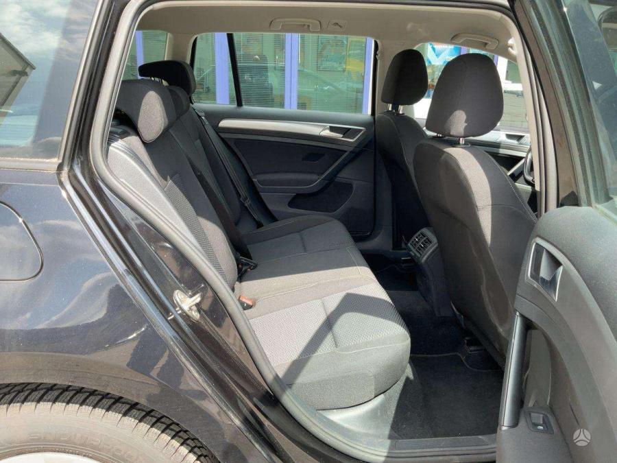 Black Volkswagen Golf 2018 in Vilnius, with an engine capacity of 1.60 L and mileage of 192 thousand km for 11255 €, photo 17 on AUTOMOTO.COM.LV