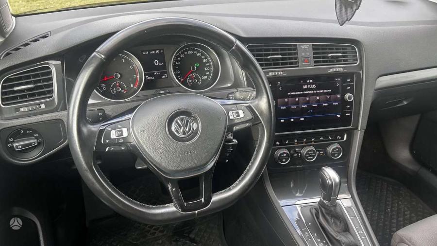 Black Volkswagen Golf 2018 in Utena, with an engine capacity of 1.00 L and mileage of 249 thousand km for 7250 €, photo 22 on AUTOMOTO.COM.LV