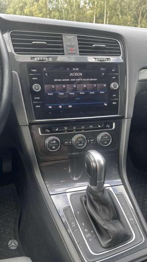 Black Volkswagen Golf 2018 in Utena, with an engine capacity of 1.00 L and mileage of 249 thousand km for 7250 €, photo 23 on AUTOMOTO.COM.LV