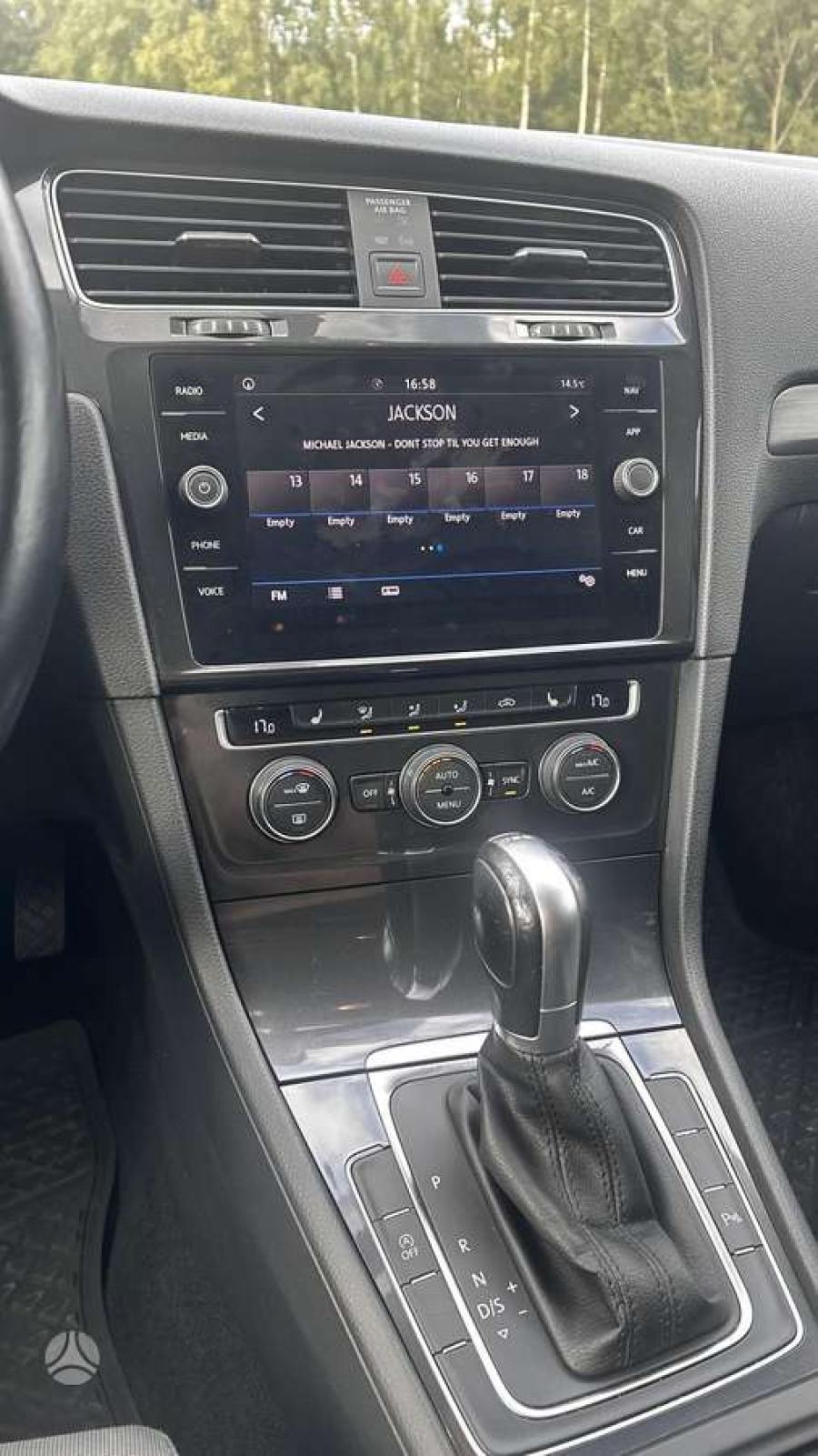 Black Volkswagen Golf 2018 in Utena, with an engine capacity of 1.00 L and mileage of 249 thousand km for 7250 €, photo 23 on AUTOMOTO.COM.LV