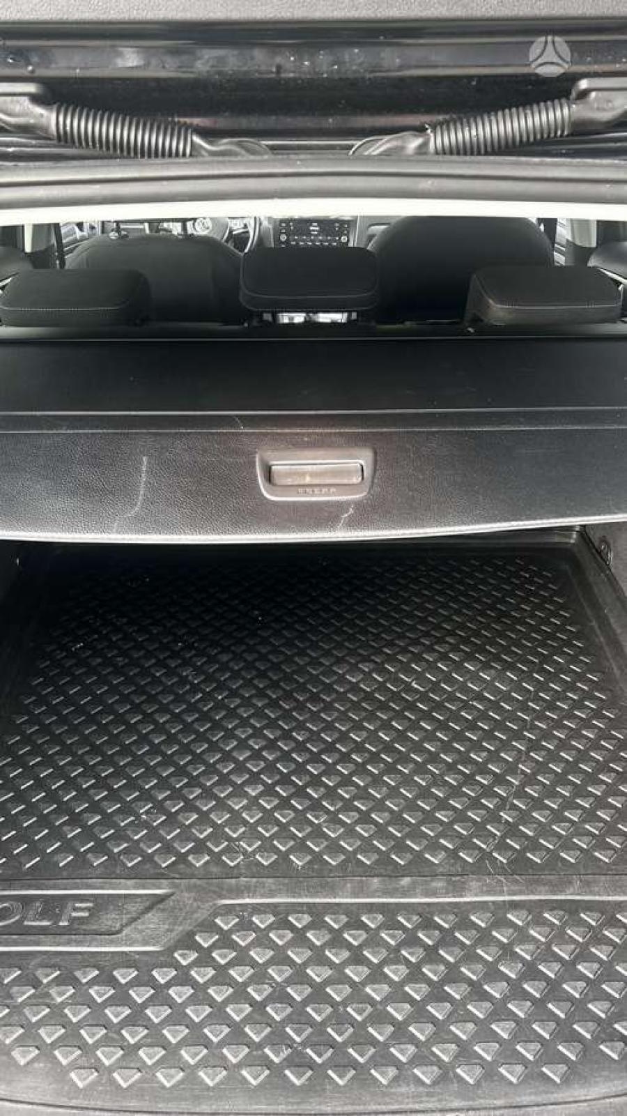 Black Volkswagen Golf 2018 in Utena, with an engine capacity of 1.00 L and mileage of 249 thousand km for 7250 €, photo 31 on AUTOMOTO.COM.LV