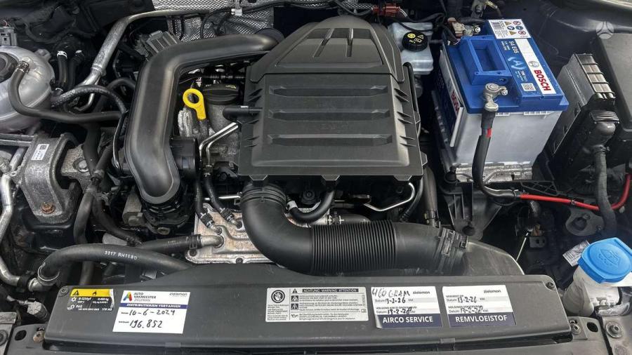 Black Volkswagen Golf 2018 in Utena, with an engine capacity of 1.00 L and mileage of 249 thousand km for 7250 €, photo 32 on AUTOMOTO.COM.LV