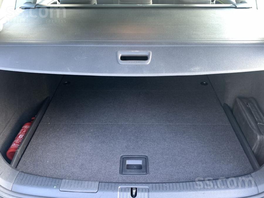 Black Volkswagen Golf 2019 in Ogre, with an engine capacity of 2.00 L and mileage of 182 thousand km for 11770 €, photo 9 on AUTOMOTO.COM.LV