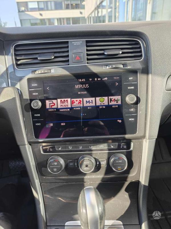 Melns Volkswagen Golf 2019 Viļņa, ar dzinēja tilpumu 1.50 L un nobraukumu 157 tūkst. km par 14450 €, foto 3 vietnē AUTOMOTO.COM.LV