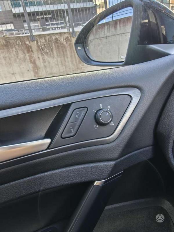 Melns Volkswagen Golf 2019 Viļņa, ar dzinēja tilpumu 1.50 L un nobraukumu 157 tūkst. km par 14450 €, foto 6 vietnē AUTOMOTO.COM.LV