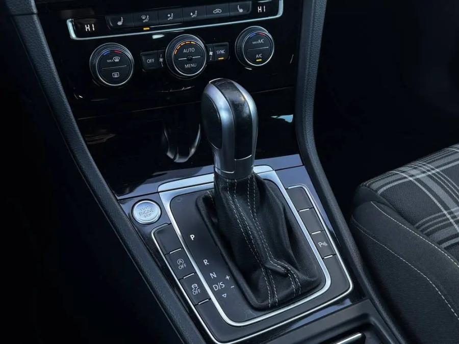 Melns Volkswagen Golf 2019 Rīga, ar dzinēja tilpumu 2.00 L un nobraukumu 231 tūkst. km par 13500 €, foto 19 vietnē AUTOMOTO.COM.LV