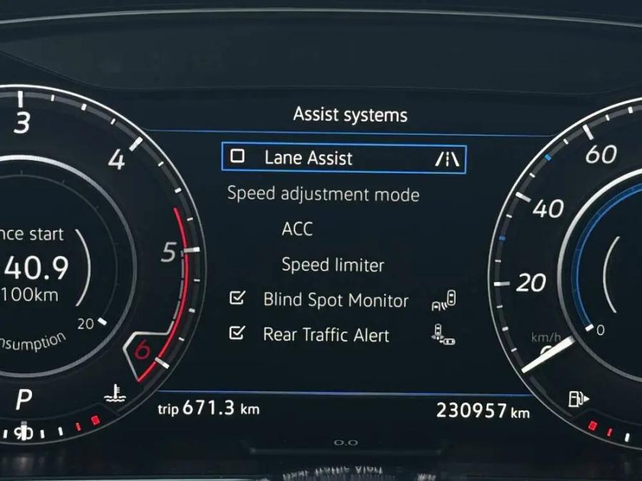 Melns Volkswagen Golf 2019 Rīga, ar dzinēja tilpumu 2.00 L un nobraukumu 231 tūkst. km par 13500 €, foto 25 vietnē AUTOMOTO.COM.LV