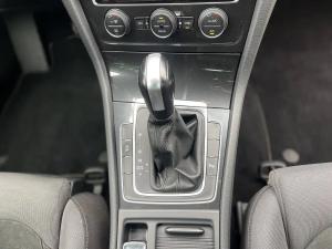 Melns Volkswagen Golf 2019 Sigulda, ar dzinēja tilpumu 2.00 L un nobraukumu 212 tūkst. km par 11690 €, foto 23 vietnē AUTOMOTO.COM.LV