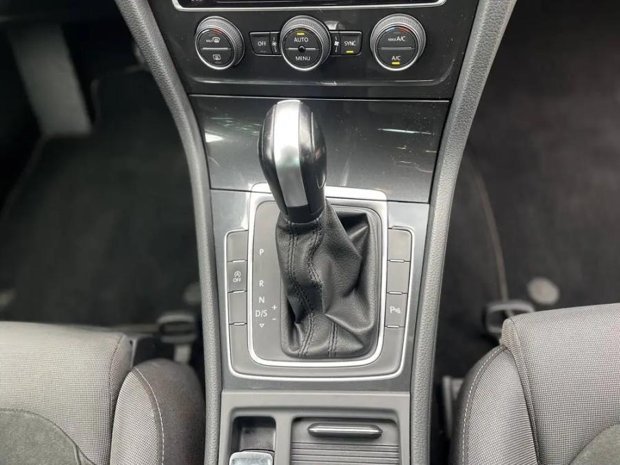 Melns Volkswagen Golf 2019 Sigulda, ar dzinēja tilpumu 2.00 L un nobraukumu 212 tūkst. km par 11690 €, foto 23 vietnē AUTOMOTO.COM.LV