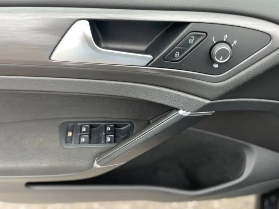 Melns Volkswagen Golf 2019 Sigulda, ar dzinēja tilpumu 2.00 L un nobraukumu 212 tūkst. km par 11690 €, foto 26 vietnē AUTOMOTO.COM.LV