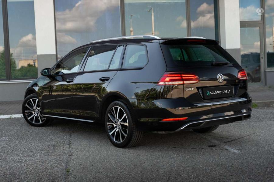 Black Volkswagen Golf 2019 in Vilnius, with an engine capacity of 1.50 L and mileage of 157 thousand km for 13950 €, photo 4 on AUTOMOTO.COM.LV