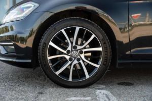 Black Volkswagen Golf 2019 in Vilnius, with an engine capacity of 1.50 L and mileage of 157 thousand km for 13950 €, photo 9 on AUTOMOTO.COM.LV