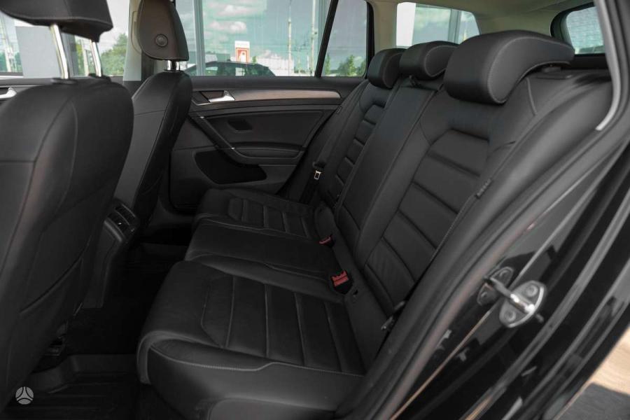 Black Volkswagen Golf 2019 in Vilnius, with an engine capacity of 1.50 L and mileage of 157 thousand km for 13950 €, photo 12 on AUTOMOTO.COM.LV