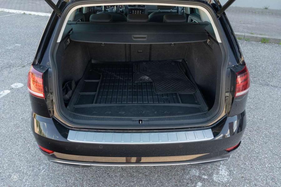 Black Volkswagen Golf 2019 in Vilnius, with an engine capacity of 1.50 L and mileage of 157 thousand km for 13950 €, photo 13 on AUTOMOTO.COM.LV
