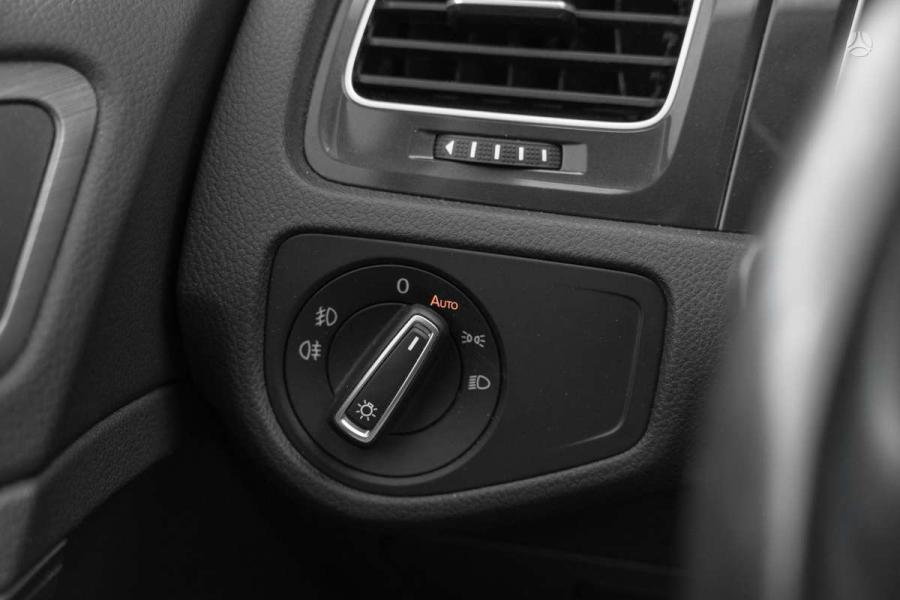 Black Volkswagen Golf 2019 in Vilnius, with an engine capacity of 1.50 L and mileage of 157 thousand km for 13950 €, photo 17 on AUTOMOTO.COM.LV