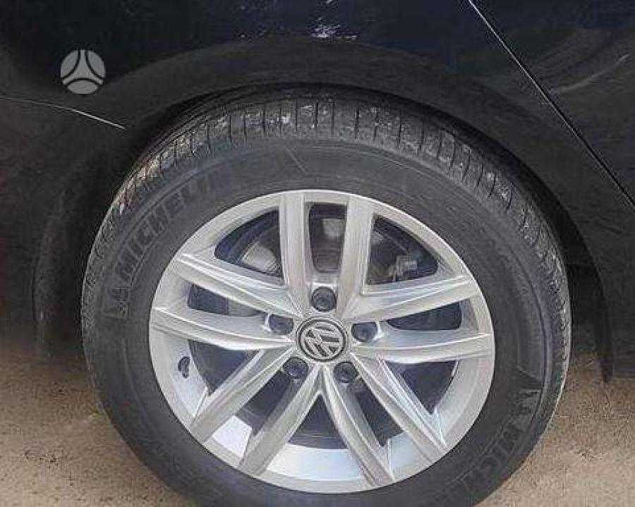 Black Volkswagen Golf 2019 in Vilnius, with an engine capacity of 1.50 L and mileage of 157 thousand km for 13950 €, photo 29 on AUTOMOTO.COM.LV