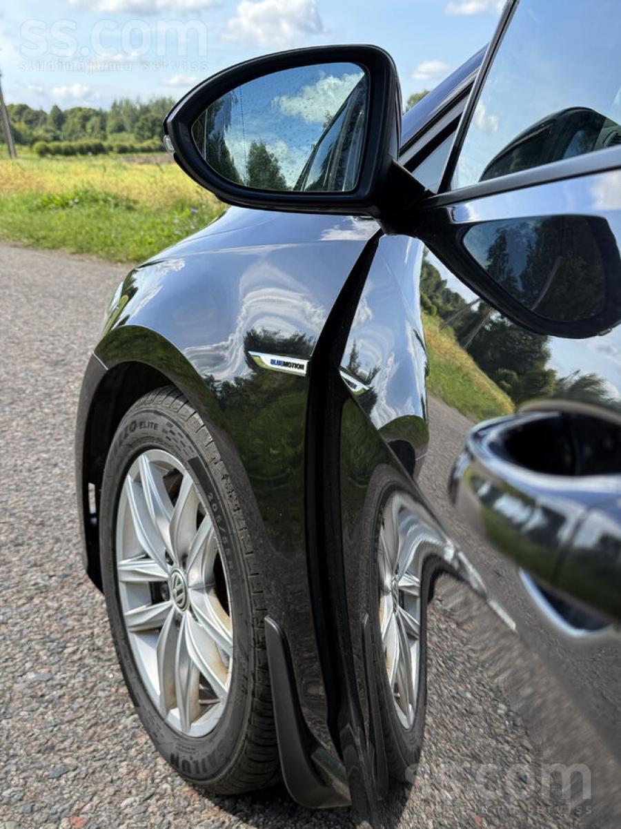 Black Volkswagen Golf 2019 in Riga, with an engine capacity of 1.50 L and mileage of 208 thousand km for 9990 €, photo 4 on AUTOMOTO.COM.LV