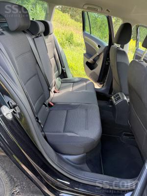 Black Volkswagen Golf 2019 in Riga, with an engine capacity of 1.50 L and mileage of 208 thousand km for 9990 €, photo 12 on AUTOMOTO.COM.LV