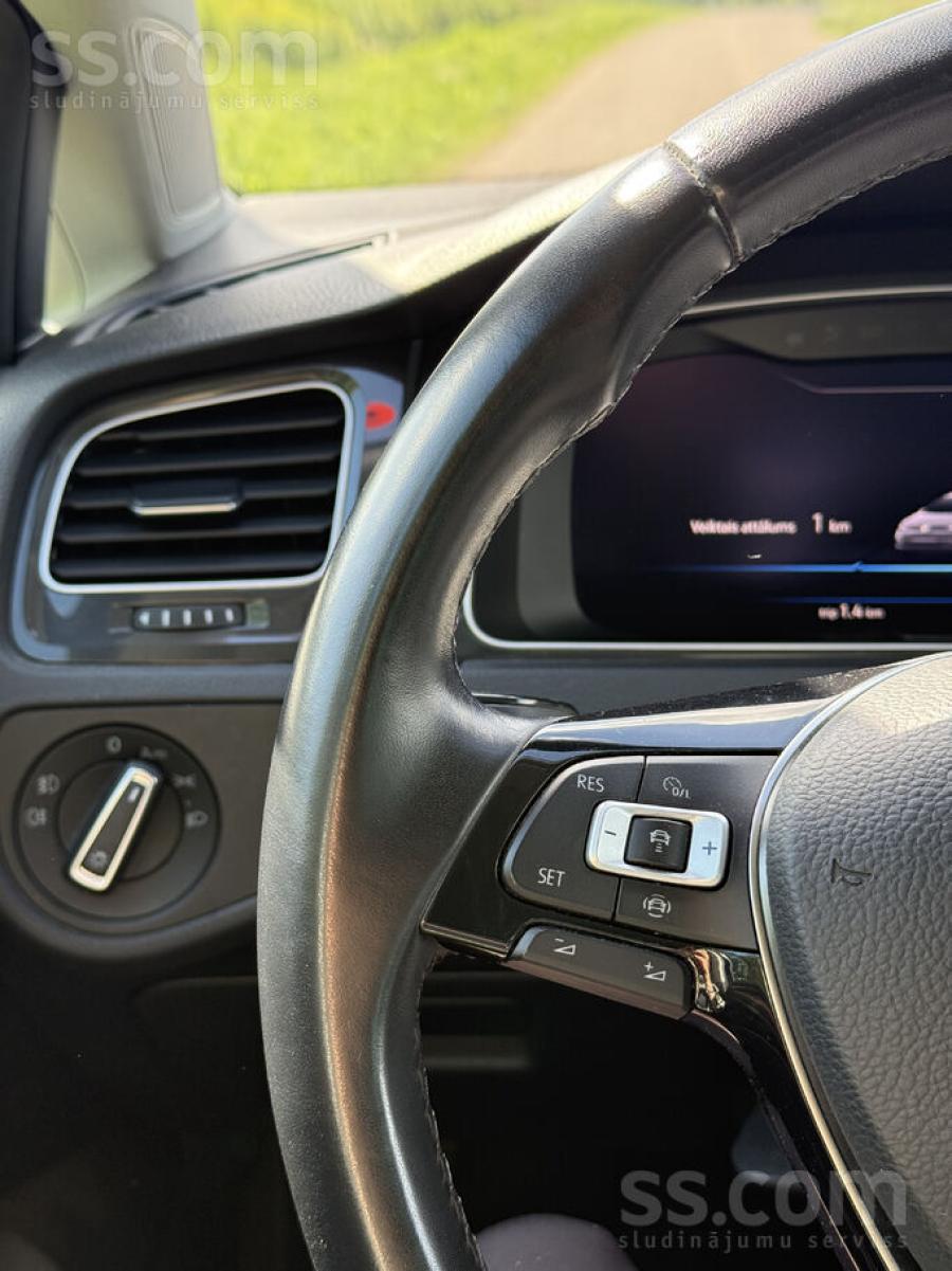 Black Volkswagen Golf 2019 in Riga, with an engine capacity of 1.50 L and mileage of 208 thousand km for 9990 €, photo 14 on AUTOMOTO.COM.LV
