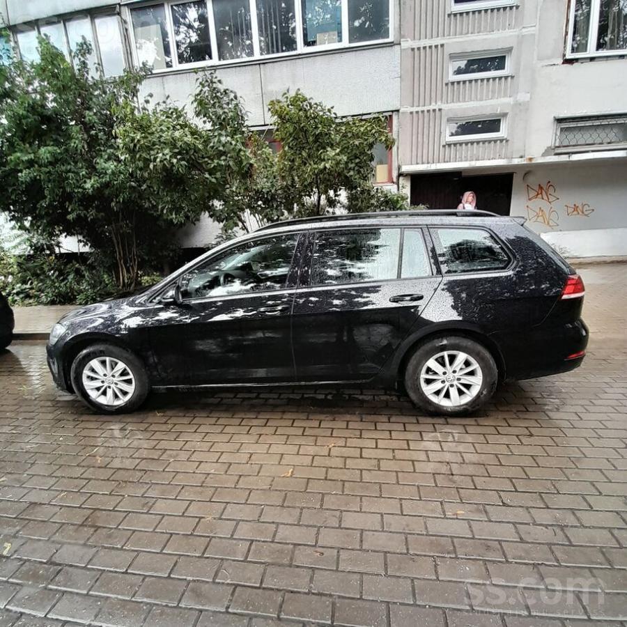 Black Volkswagen Golf 2019 in Riga, with an engine capacity of 1.60 L and mileage of 285 thousand km for 10500 €, photo 3 on AUTOMOTO.COM.LV