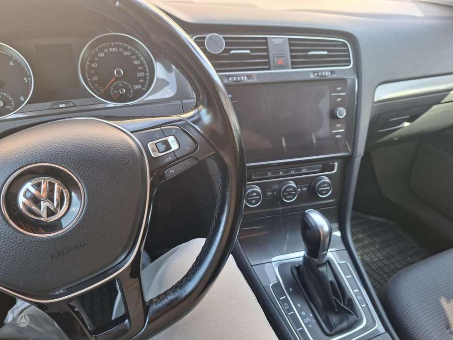 Black Volkswagen Golf 2019 in Ukmerge, with an engine capacity of 1.60 L and mileage of 251 thousand km for 8595 €, photo 10 on AUTOMOTO.COM.LV