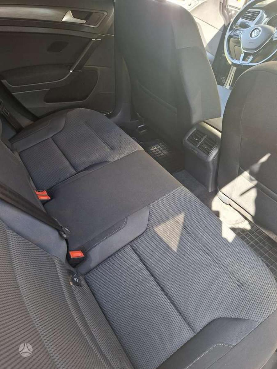 Black Volkswagen Golf 2019 in Ukmerge, with an engine capacity of 1.60 L and mileage of 251 thousand km for 8595 €, photo 11 on AUTOMOTO.COM.LV