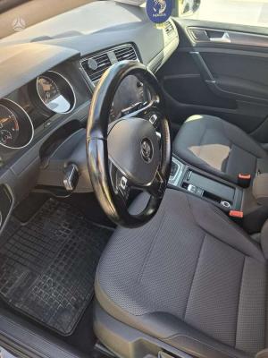 Black Volkswagen Golf 2019 in Ukmerge, with an engine capacity of 1.60 L and mileage of 251 thousand km for 8595 €, photo 13 on AUTOMOTO.COM.LV