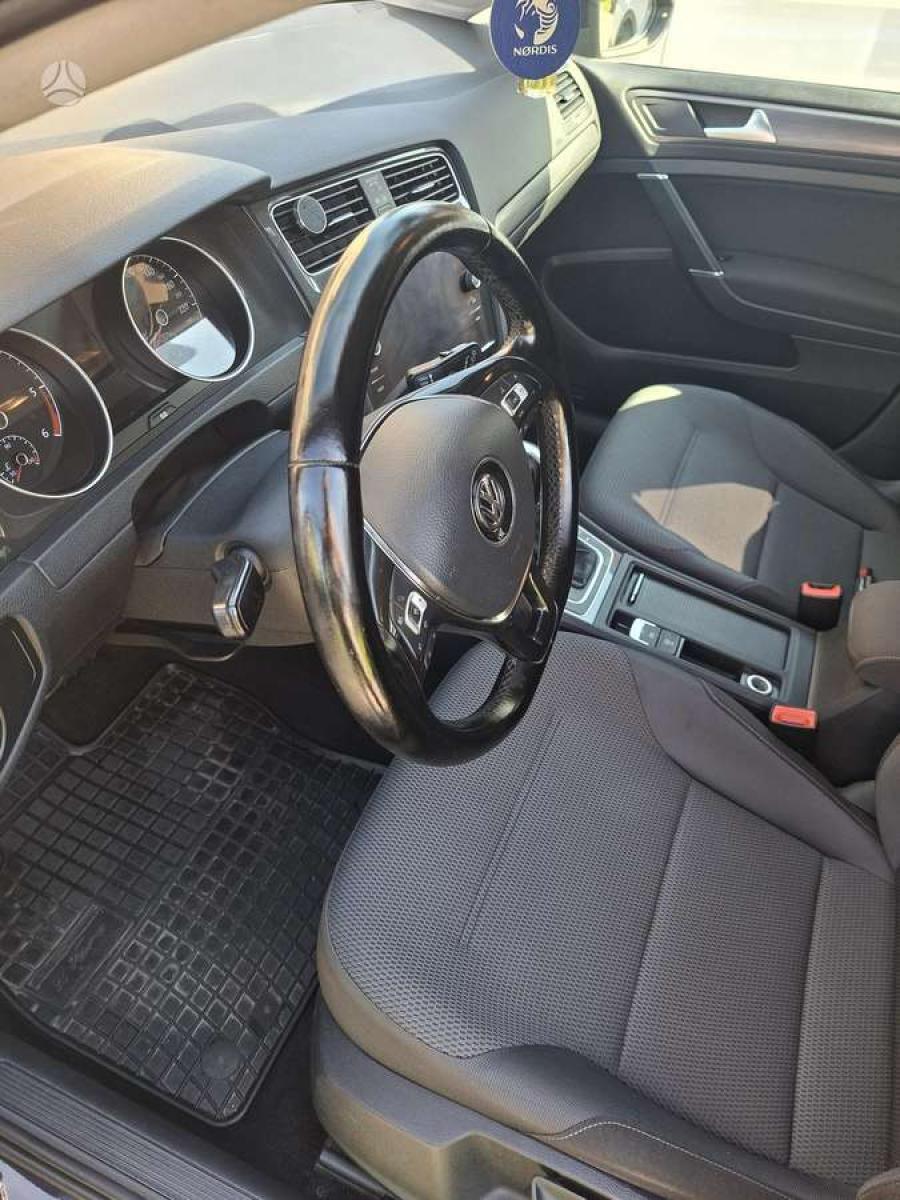 Black Volkswagen Golf 2019 in Ukmerge, with an engine capacity of 1.60 L and mileage of 251 thousand km for 8595 €, photo 13 on AUTOMOTO.COM.LV