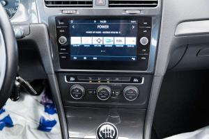 Melns Volkswagen Golf 2019 Kauņa, ar dzinēja tilpumu 1.00 L un nobraukumu 195 tūkst. km par 9490 €, foto 10 vietnē AUTOMOTO.COM.LV
