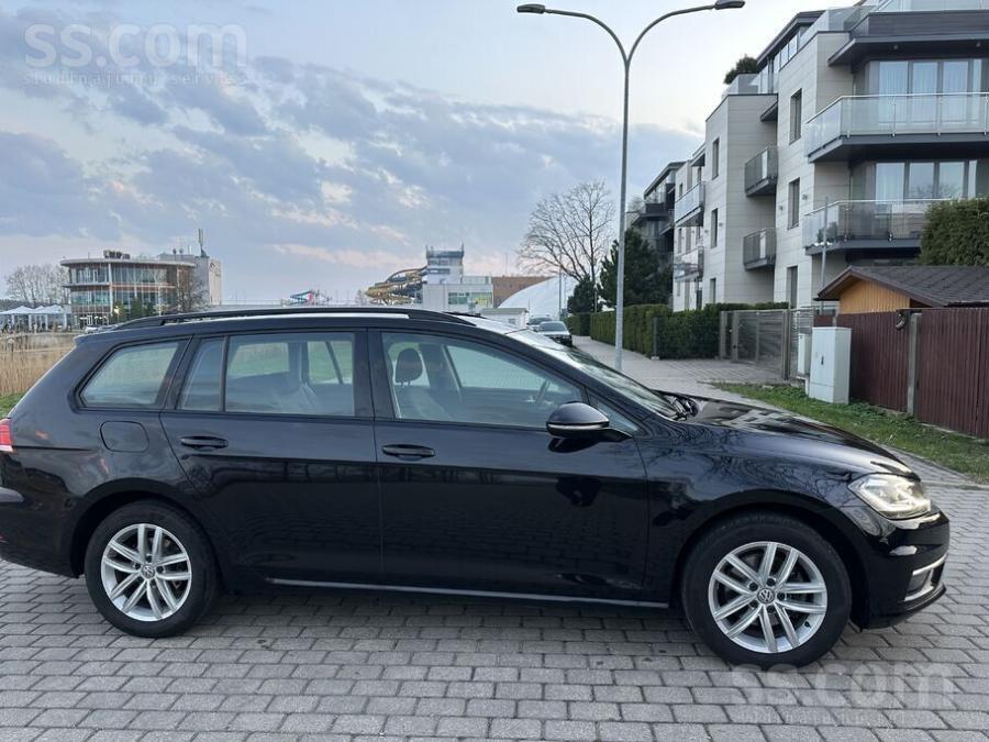 Black Volkswagen Golf 2020 in Jurmala, with an engine capacity of 2.00 L and mileage of 159 thousand km for 14500 €, photo 4 on AUTOMOTO.COM.LV