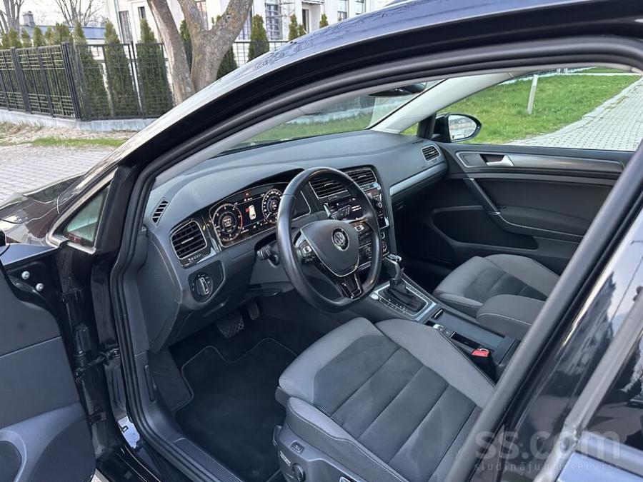 Black Volkswagen Golf 2020 in Jurmala, with an engine capacity of 2.00 L and mileage of 159 thousand km for 14500 €, photo 8 on AUTOMOTO.COM.LV
