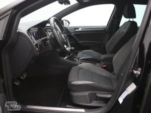 Black Volkswagen Golf 2020 in Vilnius, with an engine capacity of 1.50 L and mileage of 219 thousand km for 11699 €, photo 4 on AUTOMOTO.COM.LV