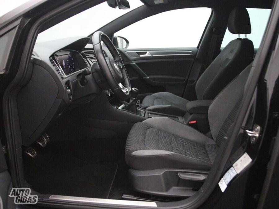 Black Volkswagen Golf 2020 in Vilnius, with an engine capacity of 1.50 L and mileage of 219 thousand km for 11699 €, photo 4 on AUTOMOTO.COM.LV