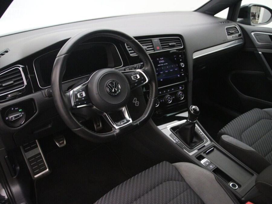 Black Volkswagen Golf 2020 in Vilnius, with an engine capacity of 1.50 L and mileage of 219 thousand km for 11699 €, photo 16 on AUTOMOTO.COM.LV