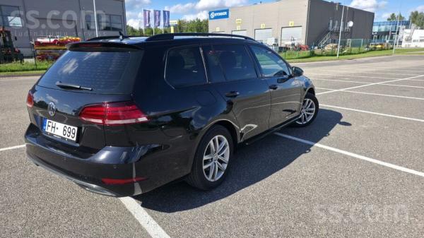 Black Volkswagen Golf 2020 in Valmiera, with an engine capacity of 2.00 L and mileage of 175 thousand km for 14500 €, photo 3 on AUTOMOTO.COM.LV