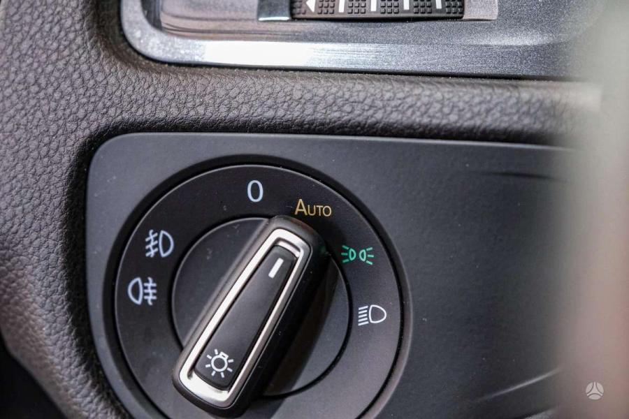 Melns Volkswagen Golf 2020 Kauņa, ar dzinēja tilpumu 1.00 L un nobraukumu 194 tūkst. km par 9490 €, foto 14 vietnē AUTOMOTO.COM.LV