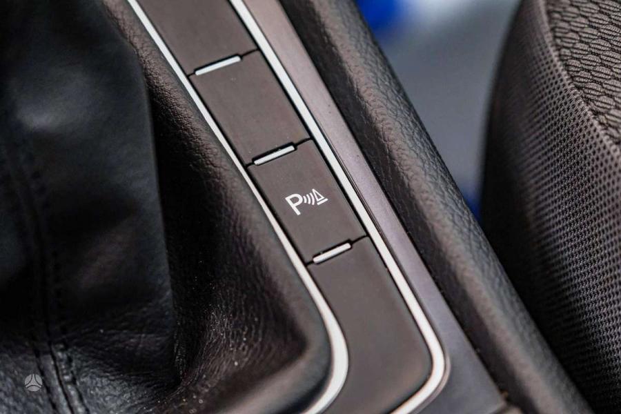 Melns Volkswagen Golf 2020 Kauņa, ar dzinēja tilpumu 1.00 L un nobraukumu 194 tūkst. km par 9490 €, foto 21 vietnē AUTOMOTO.COM.LV