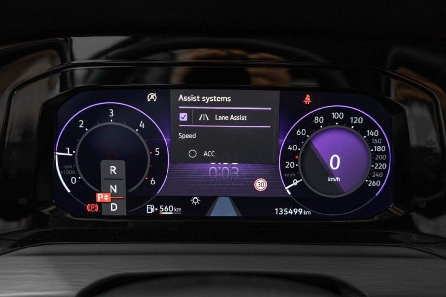 Black Volkswagen Golf 2021 in Vilnius, with an engine capacity of 2.00 L and mileage of 135 thousand km for 18200 €, photo 16 on AUTOMOTO.COM.LV