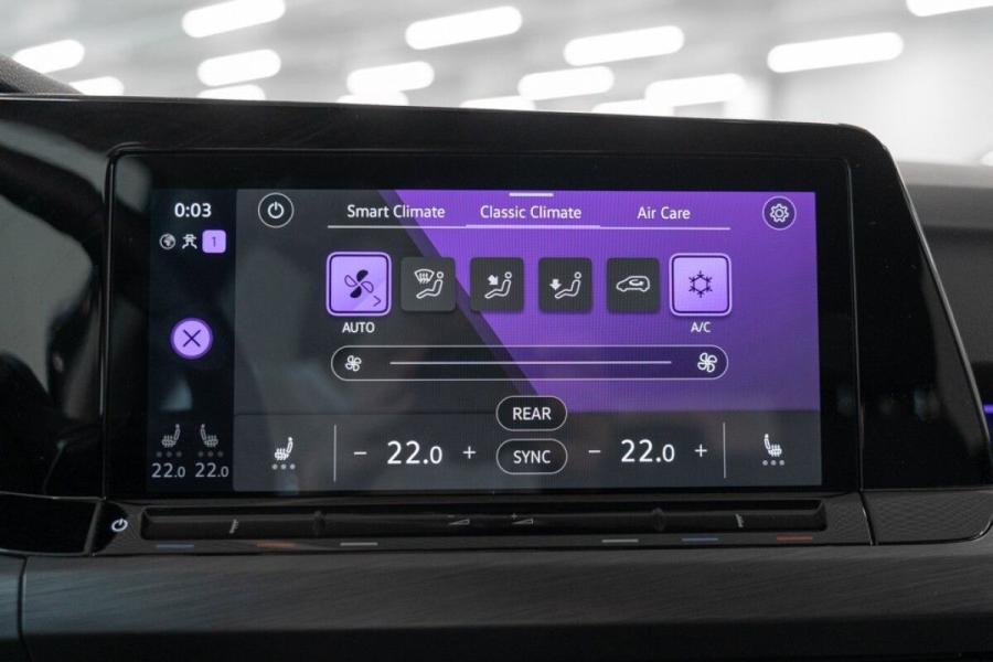 Black Volkswagen Golf 2021 in Vilnius, with an engine capacity of 2.00 L and mileage of 135 thousand km for 18200 €, photo 21 on AUTOMOTO.COM.LV