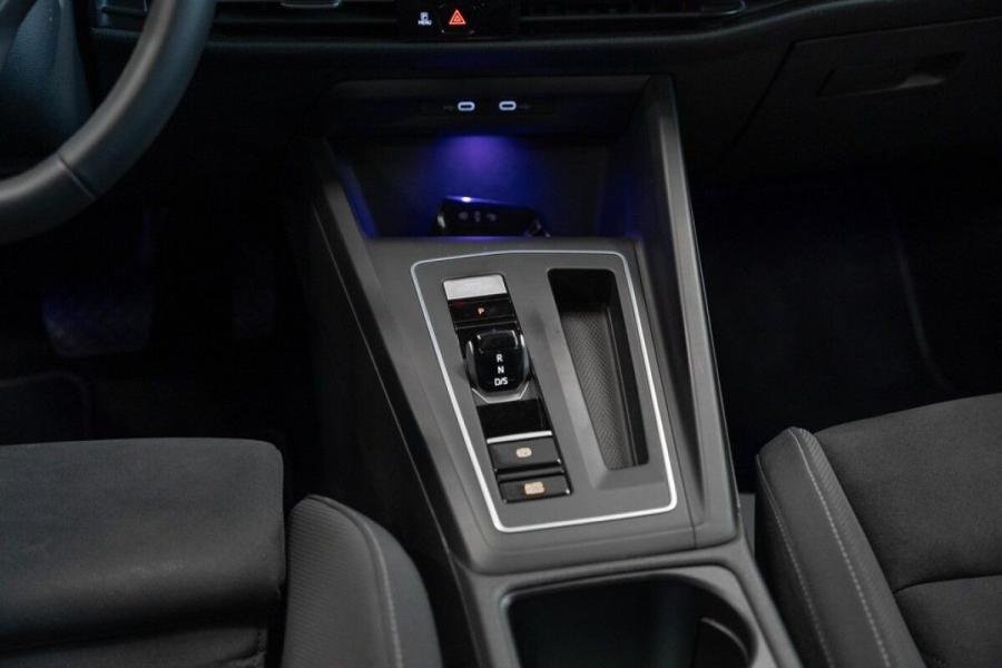 Black Volkswagen Golf 2021 in Vilnius, with an engine capacity of 2.00 L and mileage of 135 thousand km for 18200 €, photo 22 on AUTOMOTO.COM.LV