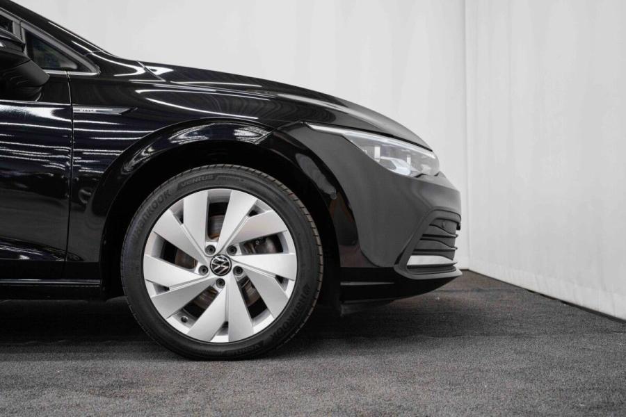 Melns Volkswagen Golf 2021 Tallina, ar dzinēja tilpumu 2.00 L un nobraukumu 118 tūkst. km par 20900 €, foto 18 vietnē AUTOMOTO.COM.LV