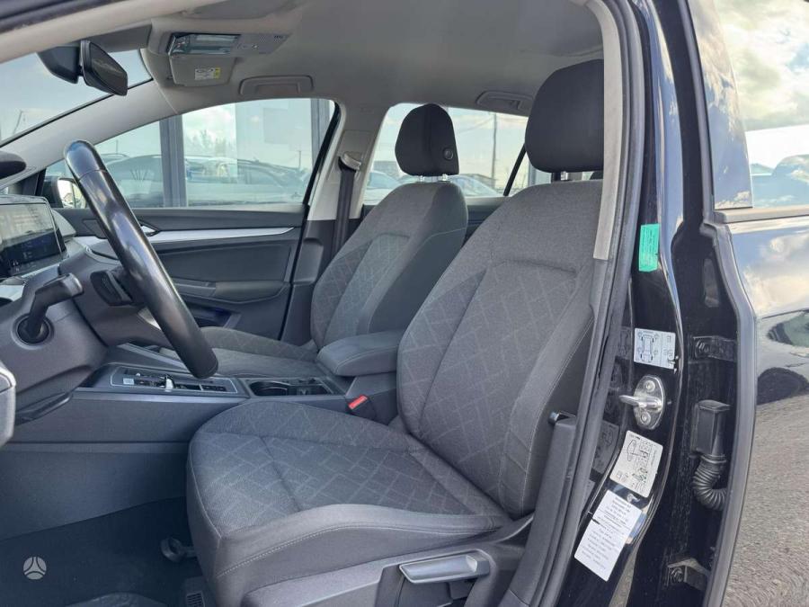 Black Volkswagen Golf 2021 in Vilnius, with an engine capacity of 1.00 L and mileage of 187 thousand km for 10950 €, photo 6 on AUTOMOTO.COM.LV