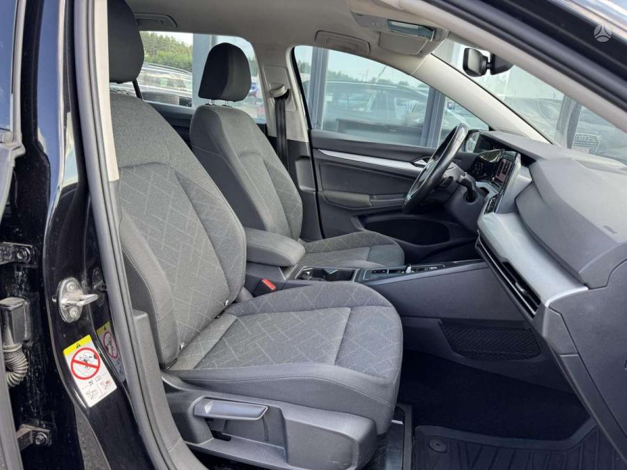 Black Volkswagen Golf 2021 in Vilnius, with an engine capacity of 1.00 L and mileage of 187 thousand km for 10950 €, photo 9 on AUTOMOTO.COM.LV