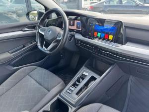 Black Volkswagen Golf 2021 in Vilnius, with an engine capacity of 1.00 L and mileage of 187 thousand km for 10950 €, photo 10 on AUTOMOTO.COM.LV