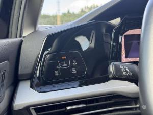Black Volkswagen Golf 2021 in Vilnius, with an engine capacity of 1.00 L and mileage of 187 thousand km for 10950 €, photo 16 on AUTOMOTO.COM.LV