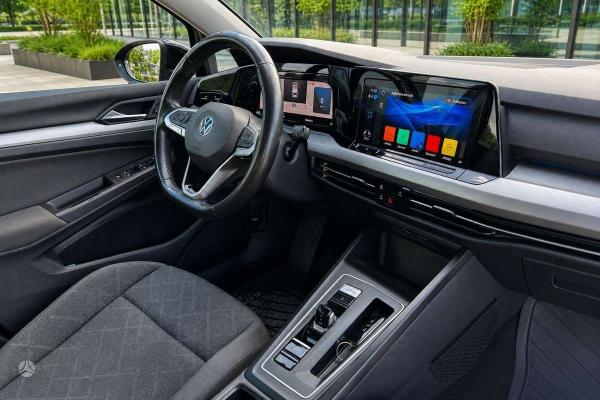 Black Volkswagen Golf 2021 in Vilnius, with an engine capacity of 1.00 L and mileage of 187 thousand km for 12950 €, photo 11 on AUTOMOTO.COM.LV