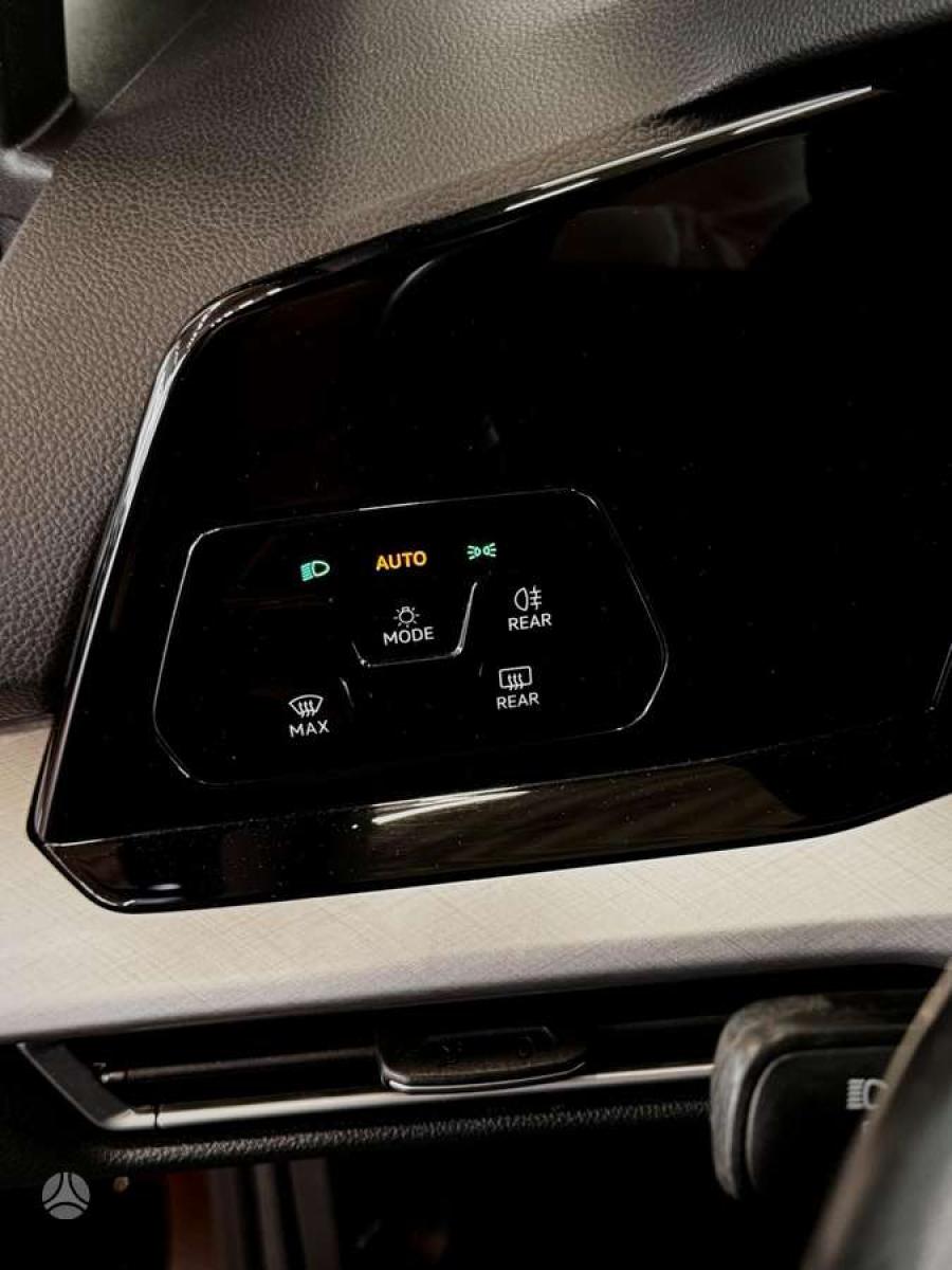 Black Volkswagen Golf 2021 in Kaunas, with an engine capacity of 1.97 L and mileage of 226 thousand km for 12900 €, photo 13 on AUTOMOTO.COM.LV