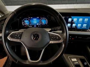 Black Volkswagen Golf 2021 in Kaunas, with an engine capacity of 1.97 L and mileage of 226 thousand km for 12900 €, photo 16 on AUTOMOTO.COM.LV